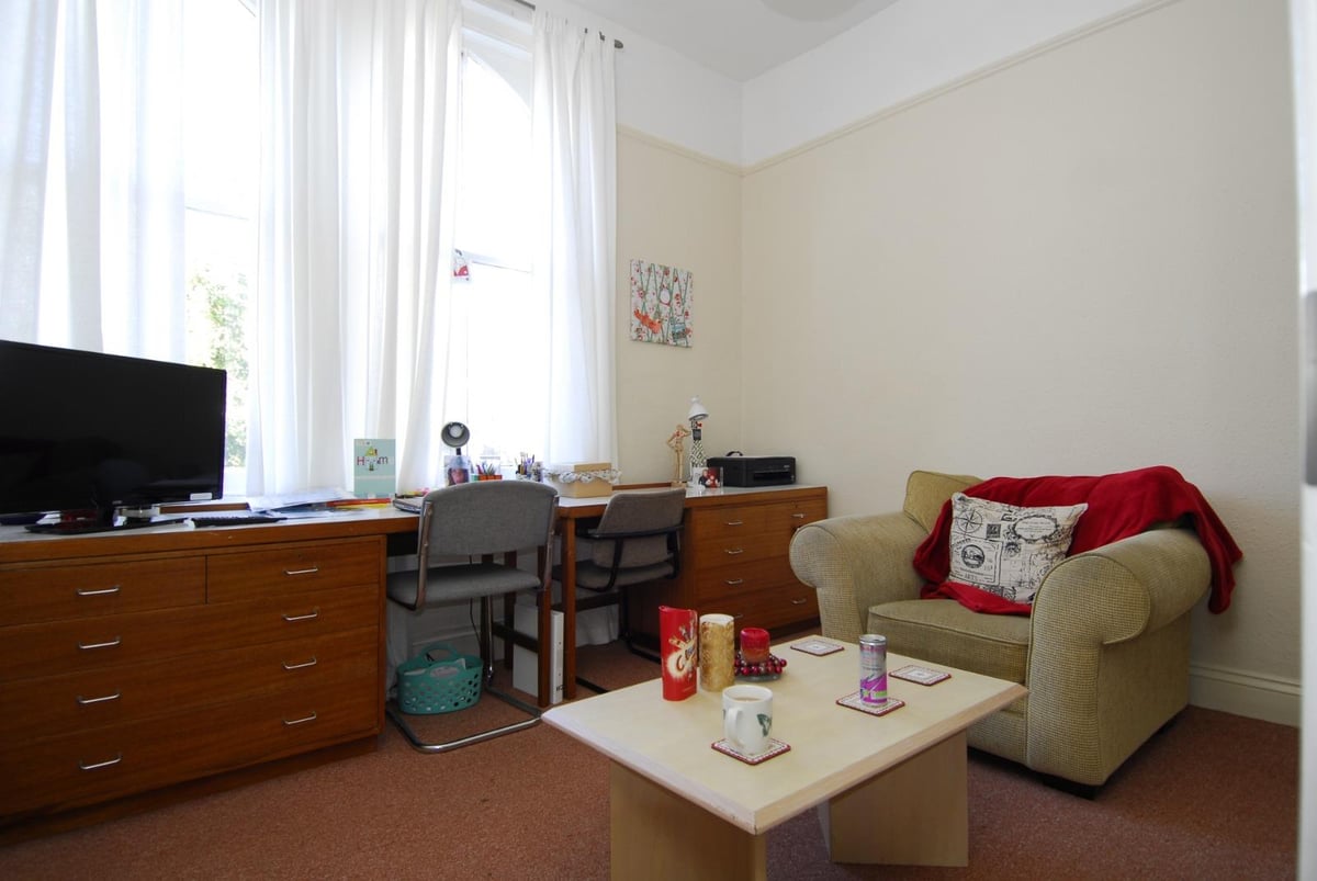 2 bed student flat to let Napier Terrace, Flat 2, Mutley, Plymouth, PL4 ...